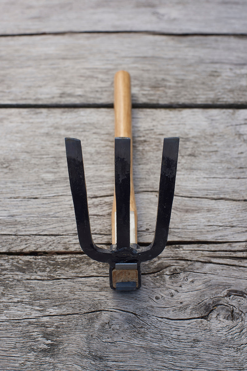 Japanese Forked Hand Hoe – Better Things For the Garden